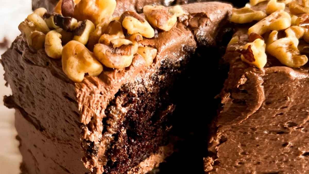 29 Decadent Chocolate Cake Recipes to Bake for a Quick Emergency Sweet Fix - Must Eat Food